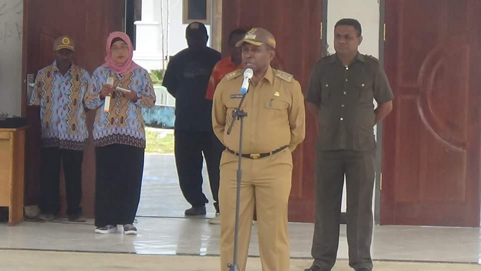 Dihari Pertama Kerja FX Mote Mengaku Malu - Kabar Daerah Papua