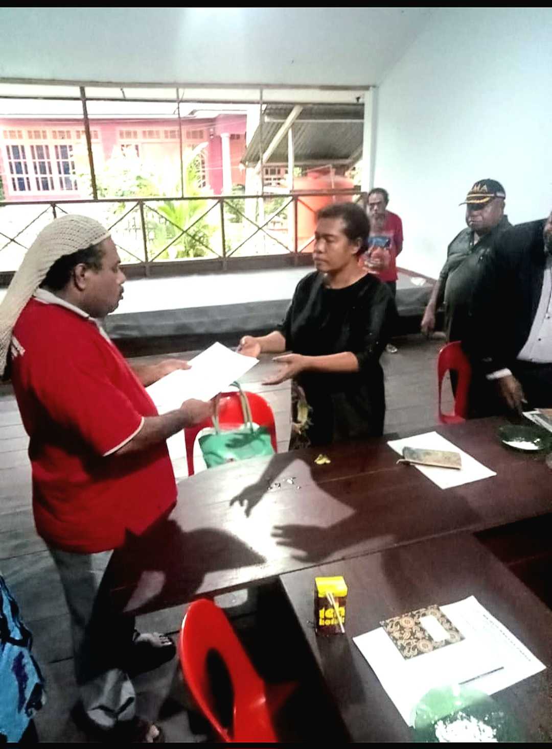 Undang Anggota MRP Jumpa Dewan Adat Byak, Adolof Baransano Beri Pesan ...